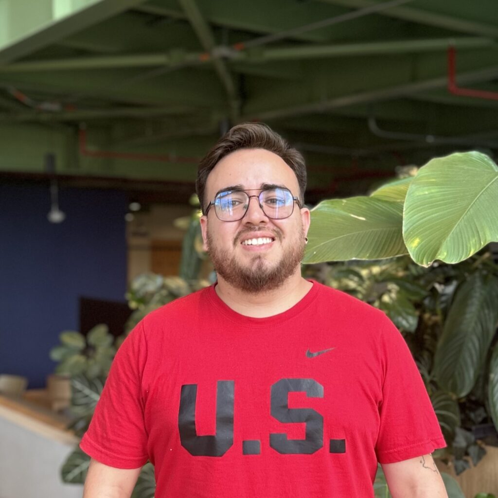 Entrenamos desarrolladores y los conectamos con tu empresa.